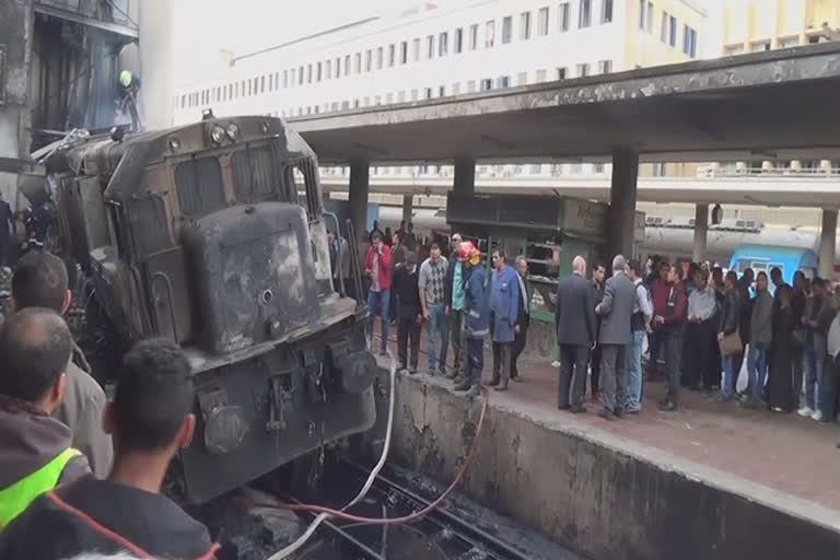 Over 20 killed, 50 injured in Cairo railway station fire
