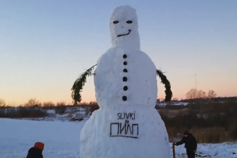 YouTube set price-tag for tallest snowman in Russia, Ukraine