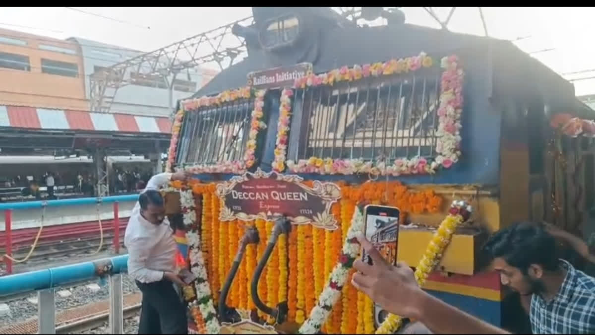 To Train With Love – Passengers Celebrate Deccan Queen’s Birthday
