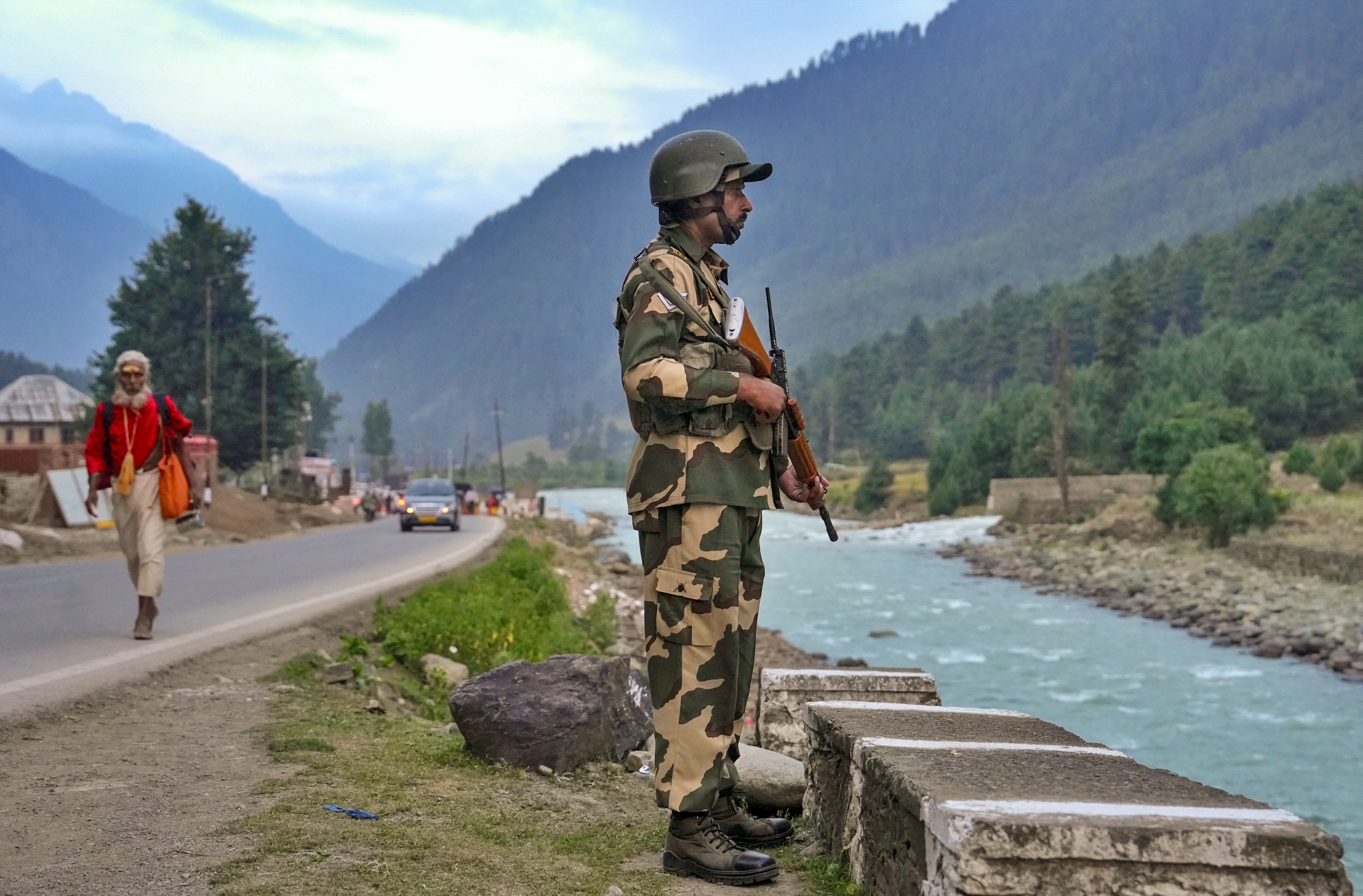 Amarnath Yatra Underway From Pahalgam, Baltal Routes: Over 10,000 ...