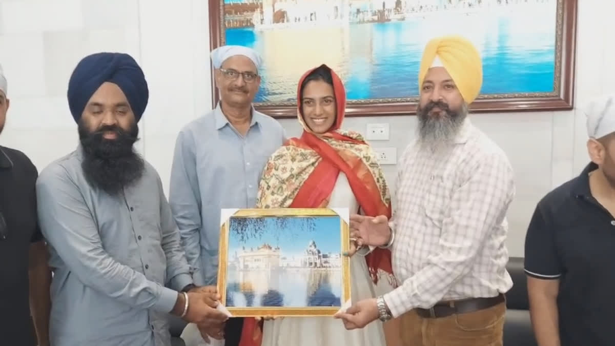 Watch: PV Sindhu visits famed Golden Temple, pays homage at Sri Darbar ... Watch: PV Sindhu visits famed Golden Temple, pays homage at Sri Darbar ...