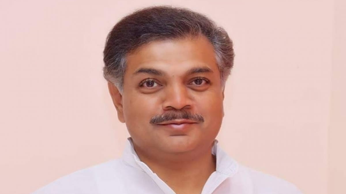 LS polls: BJP MLA Rana Jagjitsinh Patil's wife joins NCP, to contest ...