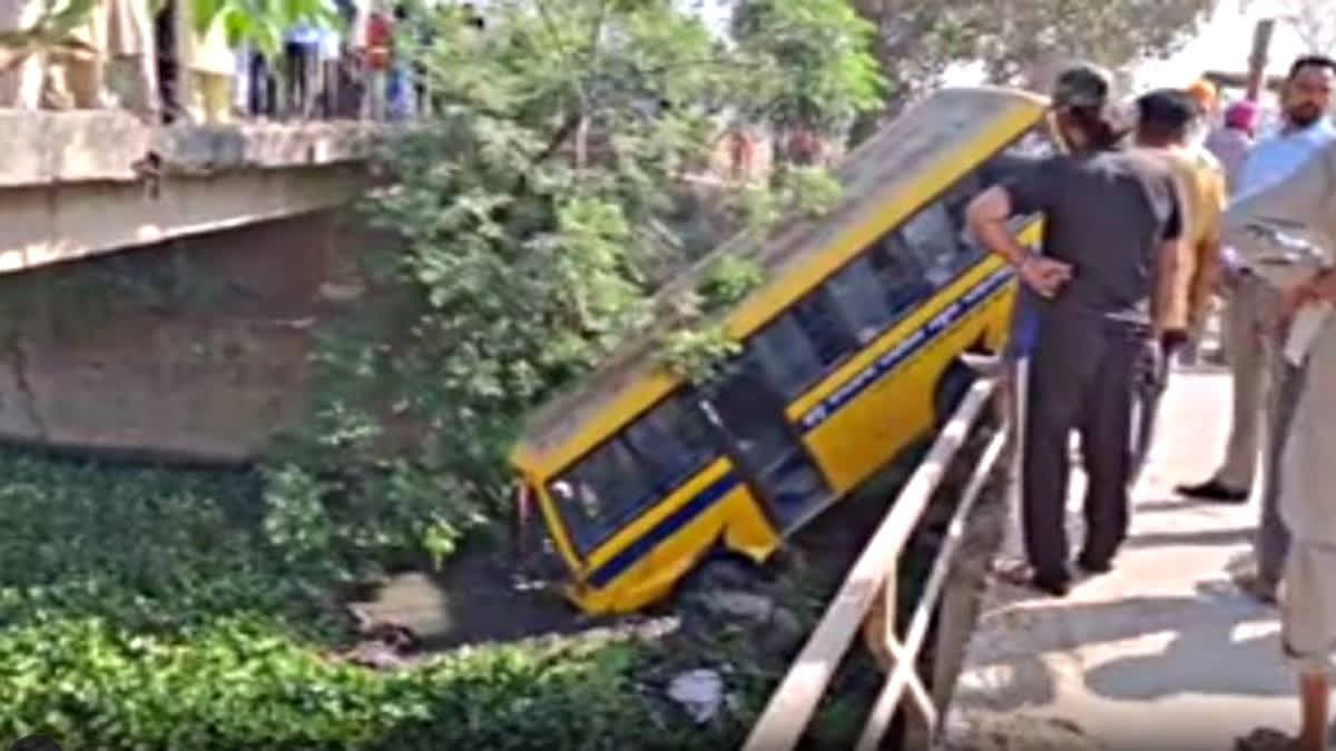 School Bus Plunges Into Drain In Ferozepur, Over 20 Children Injured; Parents Allege Negligence