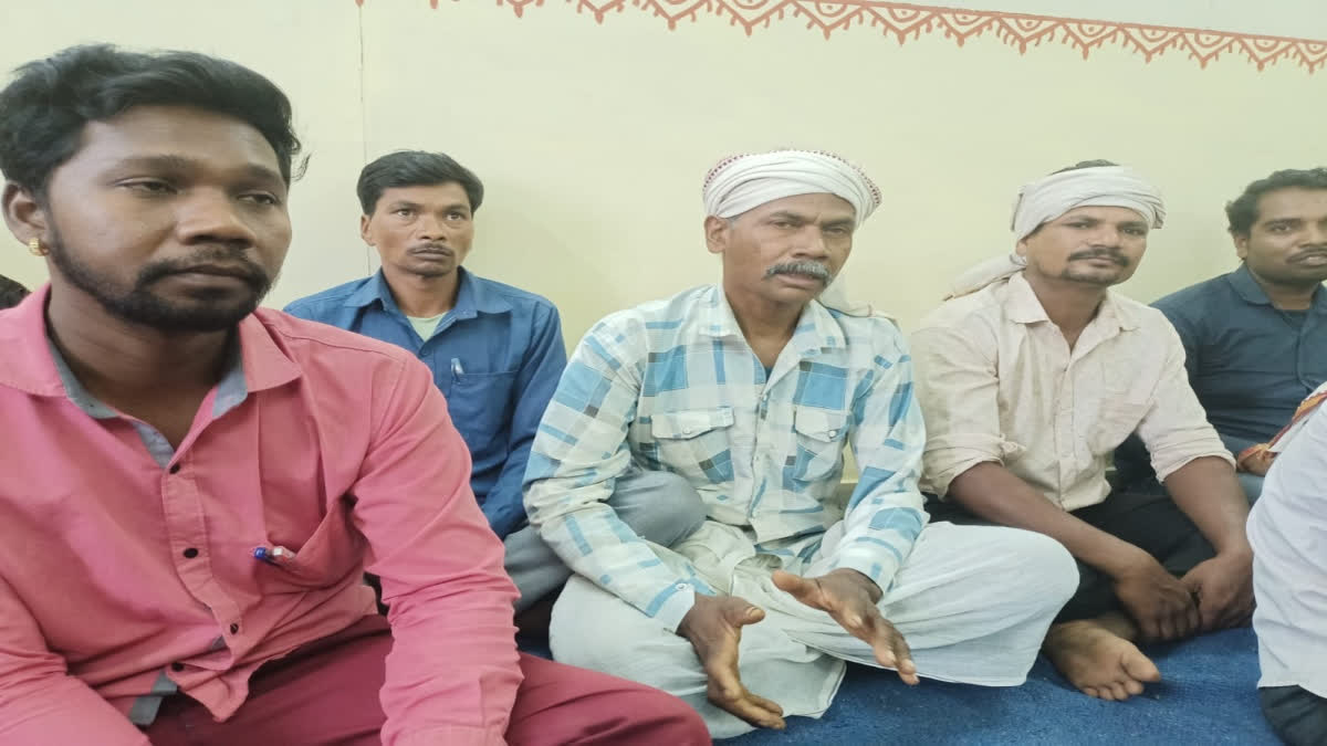 Youths Of Patalkot Striving To Keep Adivasi Tradition And Use Of ...
