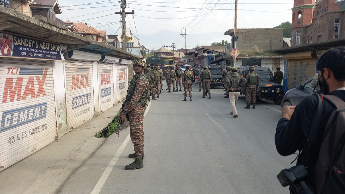 Wreckage Of Crashed Unknown Aircraft Found In Jammu Kashmir's Pulwama Wreckage Of Crashed Unknown Aircraft Found In Jammu Kashmir's Pulwama