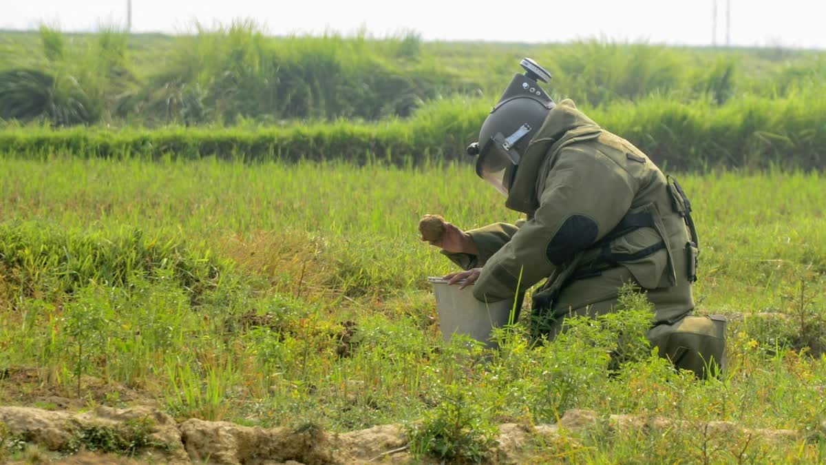 बंगाल के बर्धमान में बैग से बरामद हुए नौ देसी बम, पुलिस ने किया निष्क्रिय