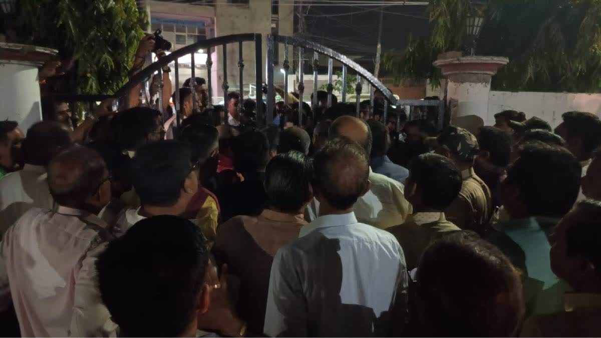 EX-MP's Supporters Gherao State BJP Chief in Bareilly, Demands Mayor's ...