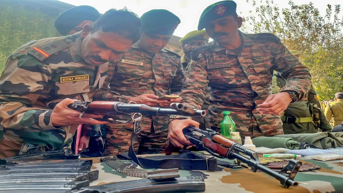 AK47 से लेकर AK 203 तक, ये गन-राइफल्स इस्तेमाल करती है सेना, दुश्मन के छुड़ा सकती हैं पसीने