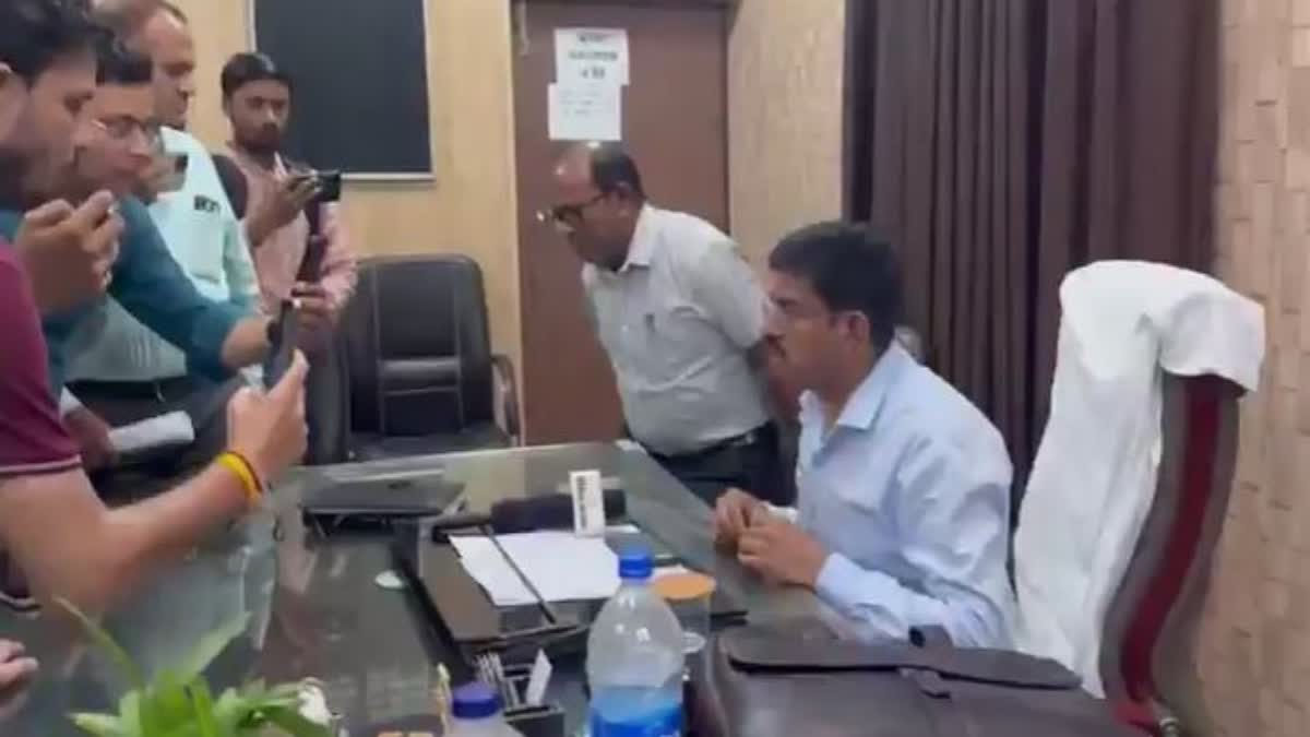 Drama Of The Chair: One Post, Two Officers And Huge Drama At CMO Office ...