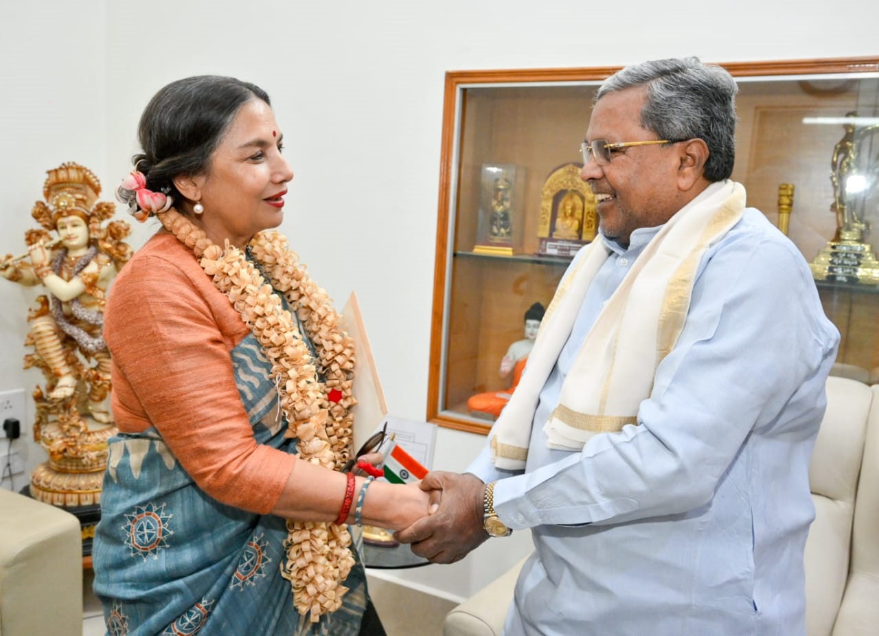 Shabana Azmi Honoured With Lifetime Achievement Award By CM Siddaramaiah At Bengaluru Film Festival