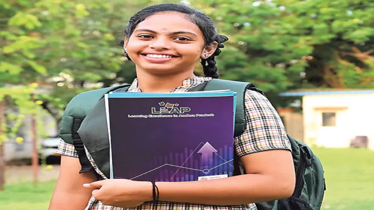 స్కూల్ విద్యార్థులకు 'విద్యార్థి మిత్ర' - 2,279 రూపాయల కిట్ ఉచితంగా పంపిణీ