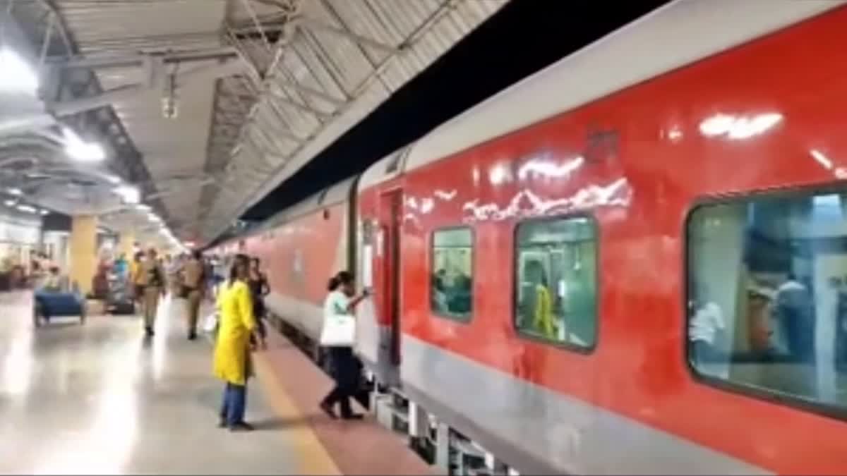 Vivek Express: 7 ರಾಜ್ಯಗಳ ಬೆಸೆಯುವ, 4,152 ಕಿ.ಮೀ ಕ್ರಮಿಸುವ ವಿವೇಕ್ ಎಕ್ಸ್ ...