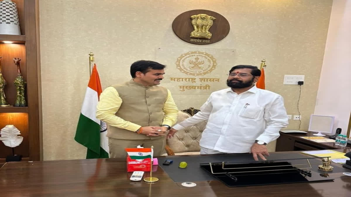 Maharashtra: MP Sanjay Raut Posts Photo of CM Eknath Shinde with ...