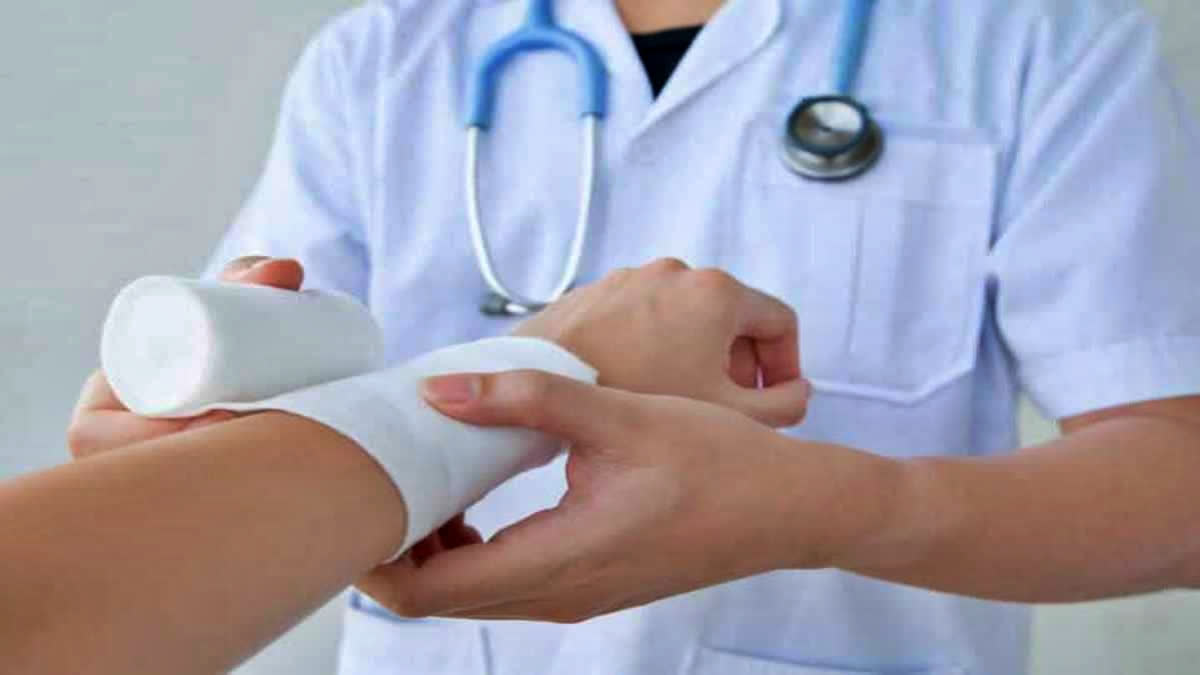 Andhra Pradesh News : ડોક્ટરોએ ઑપરેશન બાદ મહિલાના હાથમાં બ્લેડ છોડી ...