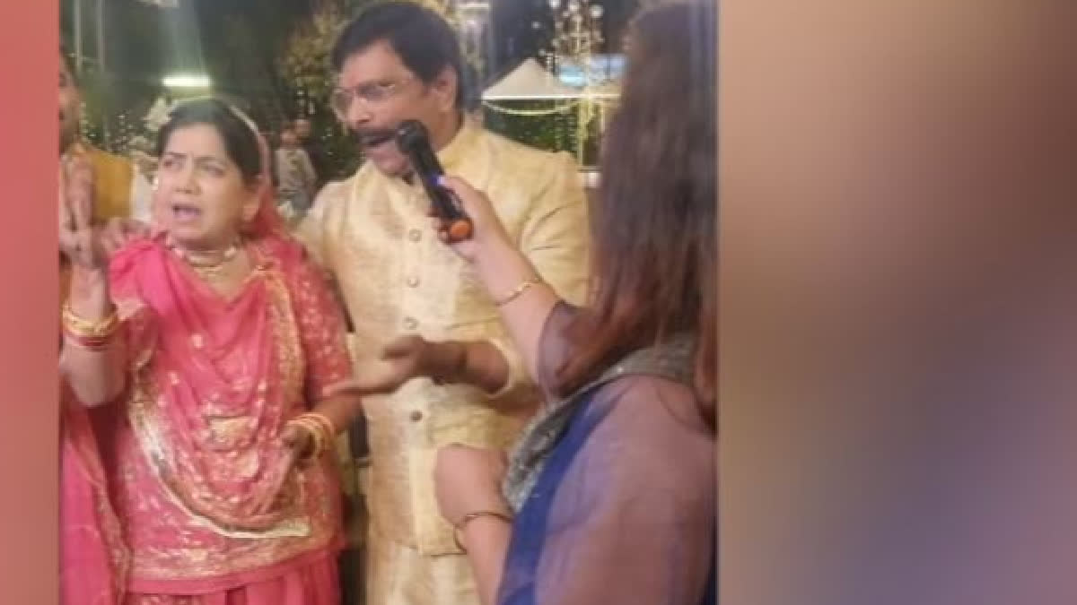 Anand Mohan sings with wife at son's wedding in Dehradun