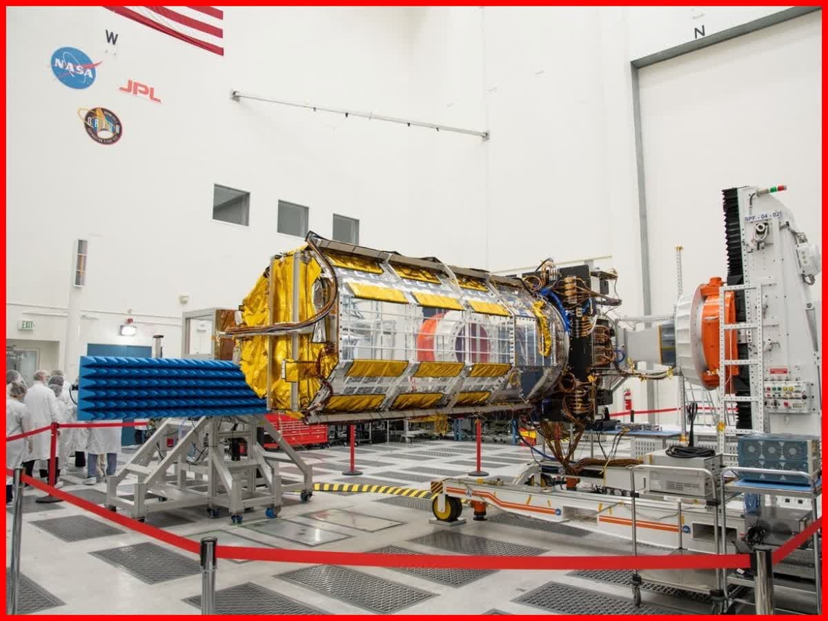 NASA ISRO satellite : नासा इस्रोचा उपग्रह भारतात पाठवण्यापूर्वी जल्लोष ...