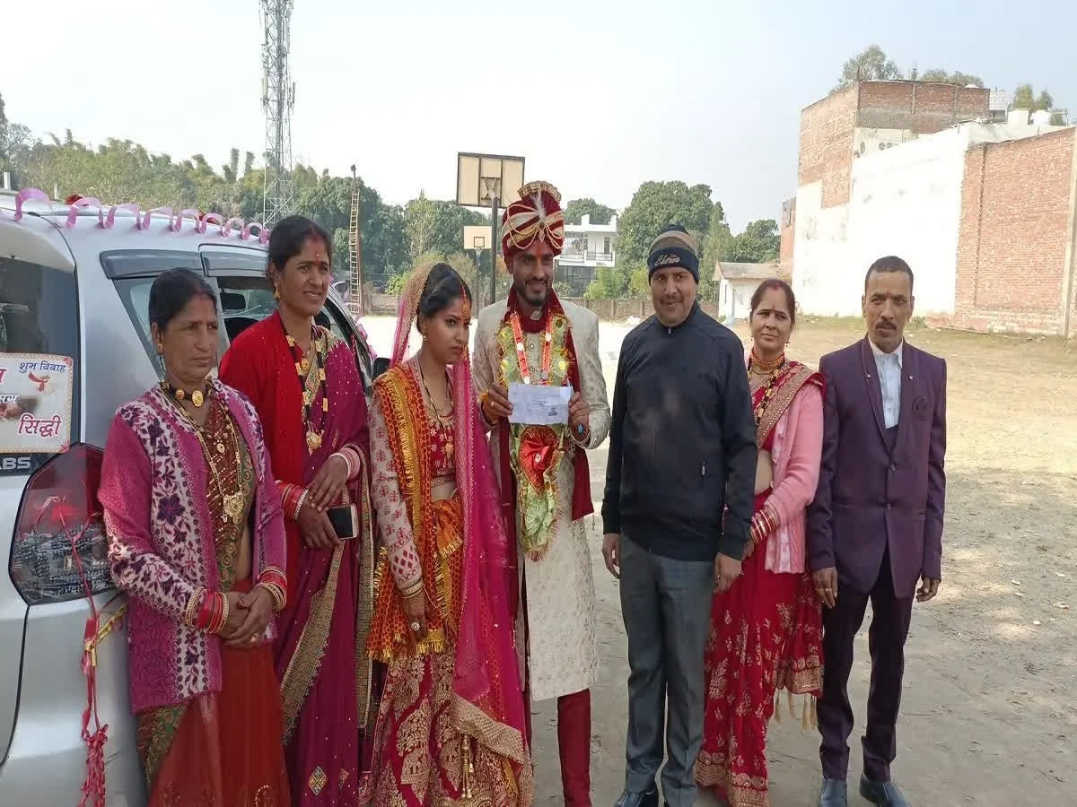 Student appears for LLB exam in wedding dress in Uttarakhand, student ...