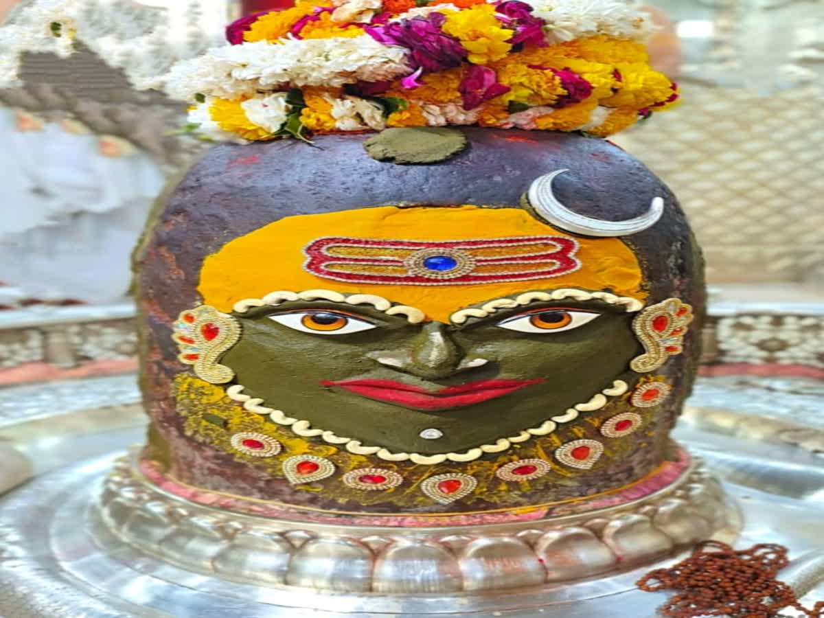 Ujjain Mahakaleshwar Temple: भस्मारती में बाबा महाकाल का दिव्य श्रृंगार ...