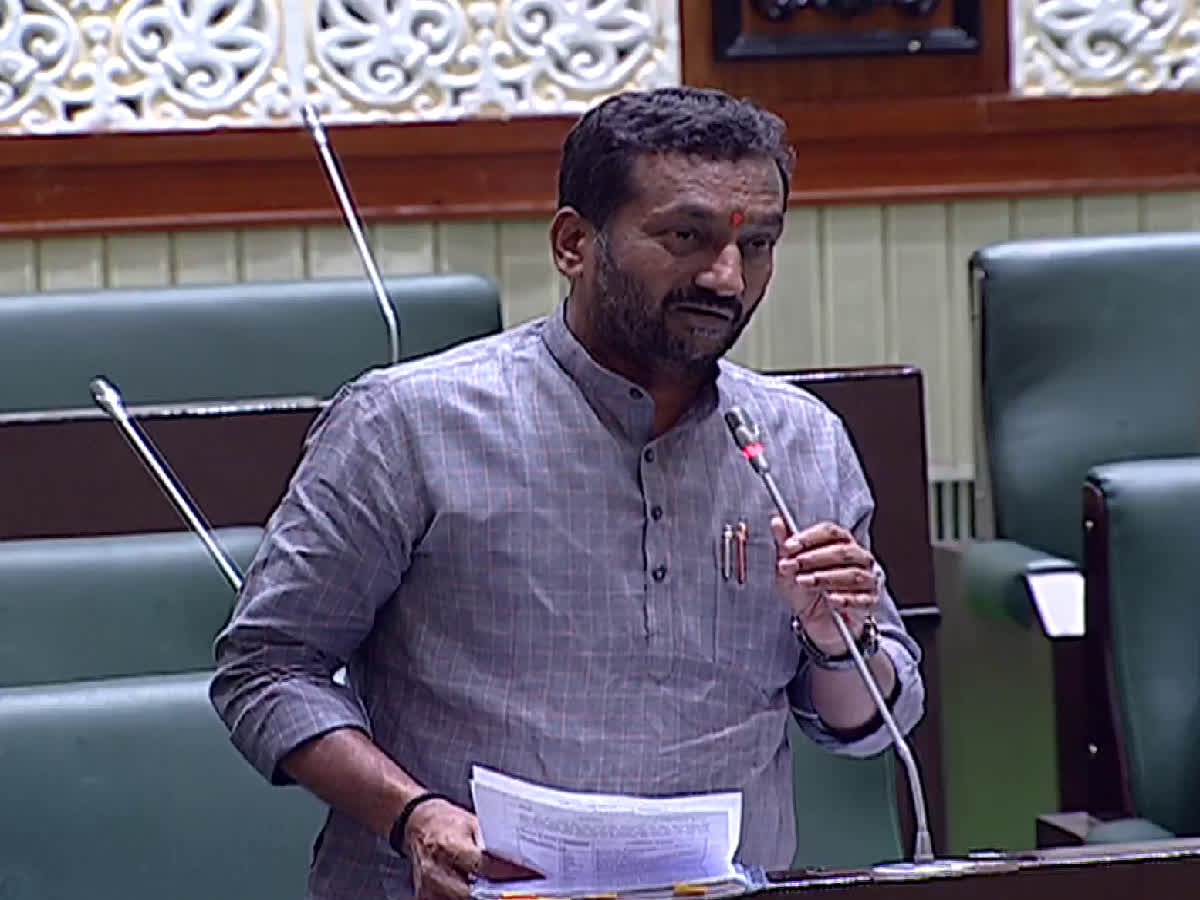 'రిటైర్డు అయిన వారిని కొనసాగించడం ఎందుకు..?', raghunandan-rao-ask-some ...