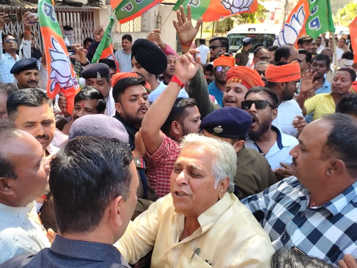 Arun Vora statement on PM Awas Scheme: अरुण वोरा के खिलाफ बीजेपी का ...