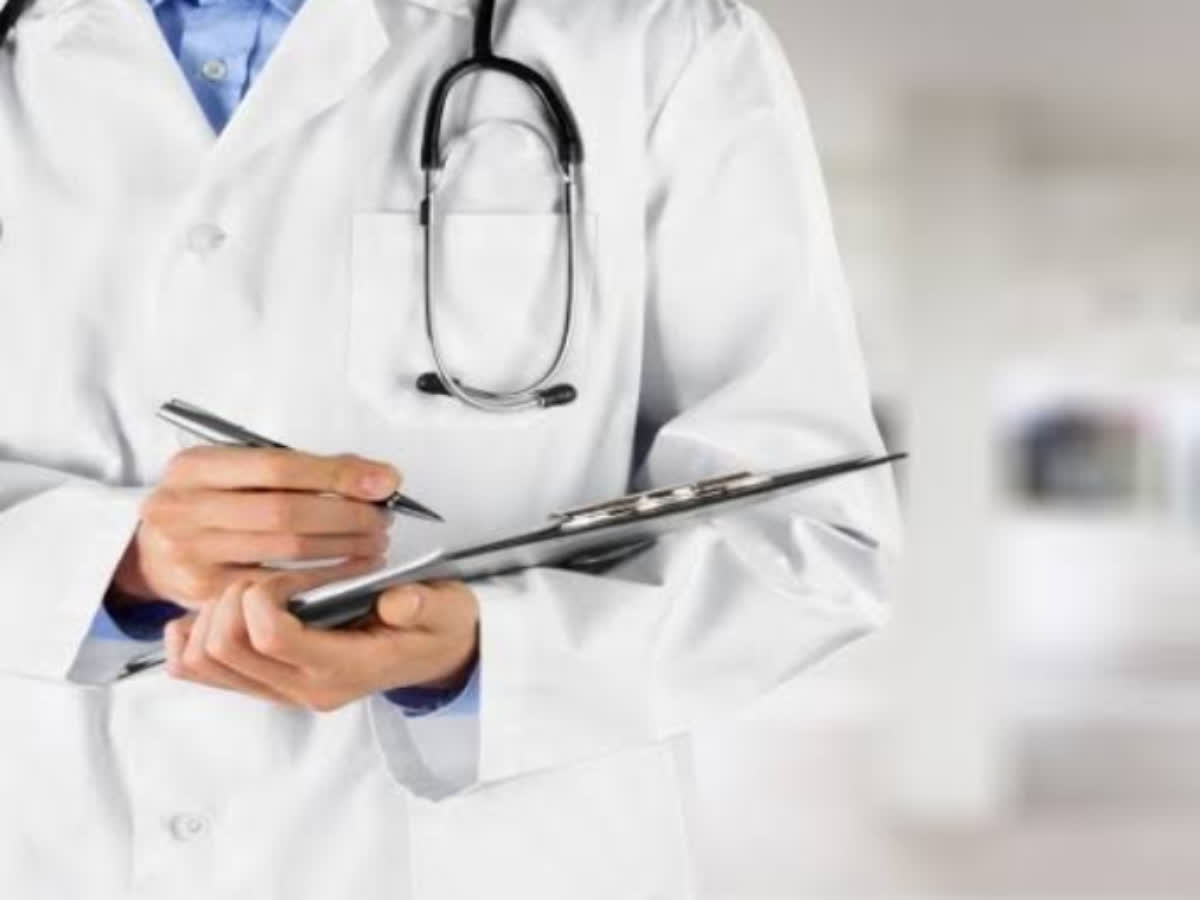 Transfer of Doctors : यूपी में हुए अपर निदेशक स्तर के डॉक्टरों के ...