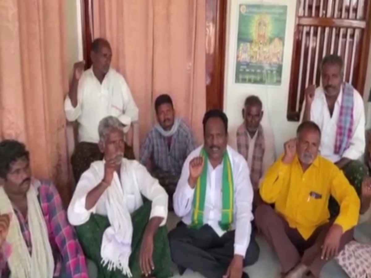 దాడికి పాల్పడిన వారిపై చర్యలు తీసుకోవాలని టీడీపీ నేతల నిరసన దీక్ష, alla ...