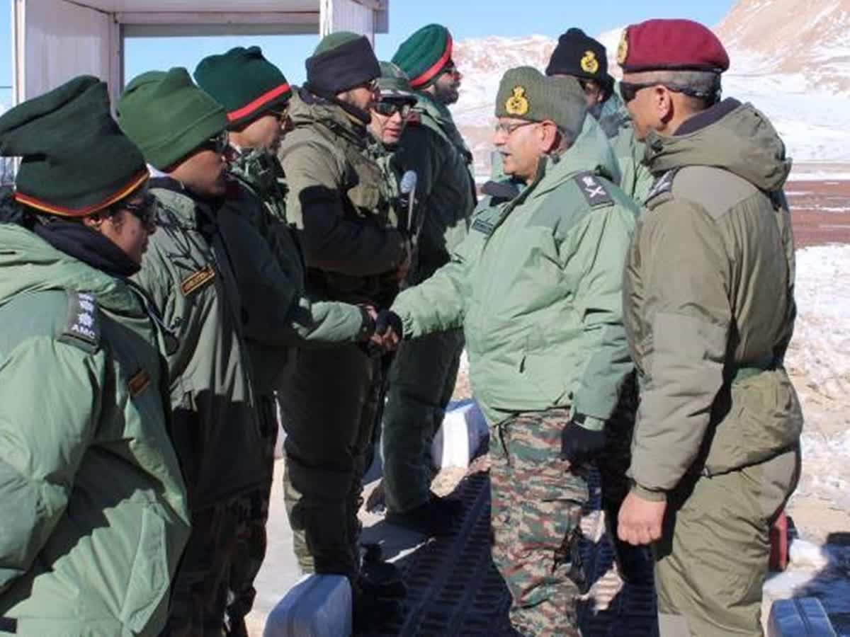 Northern Army Commander visits forward areas in Ladakh, meets first ...