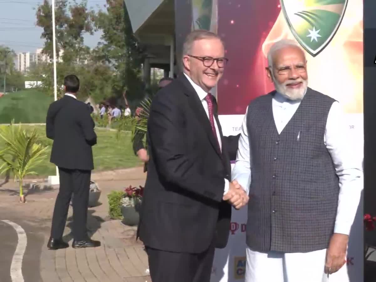 Modi, Aus PM Albanese take lap of honour, cheered by crowd, felicitated at Narendra Modi Stadium ...