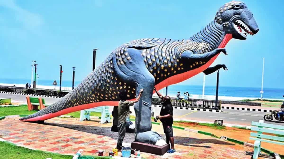 తీరం వెంట ఆకట్టుకునే ఆకృతులు - యోగా పండగకు ముస్తాబవుతున్న విశాఖ