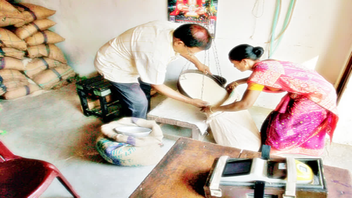 గుడ్ న్యూస్ - ఇక చేరువలోనే రేషన్ షాప్ - కొత్తగా 4 వేల దుకాణాలు - New ...