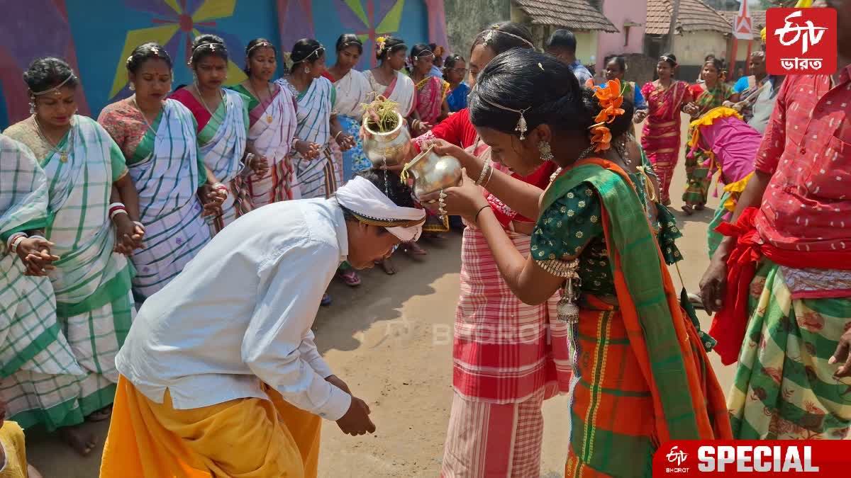 A Bengal Tribe Celebrates Baha Parab With Just Water And Flower Pollen