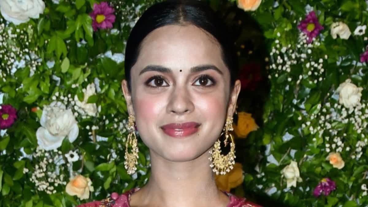 কাঁ ২০২৫ ত অভিষেক ঘটালে লাপাতা লেডীজৰ ফুল কুমাৰীয়ে