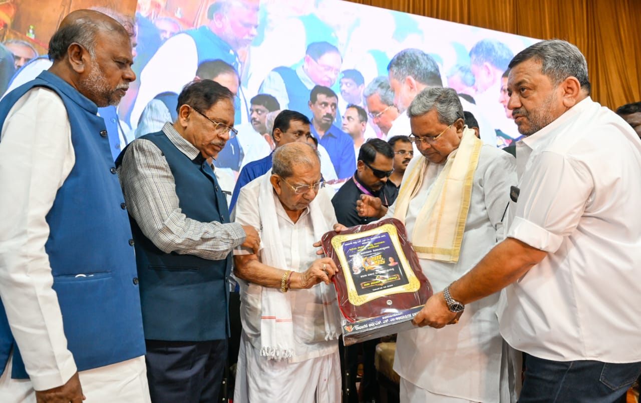 India's Oldest Sitting MLA Shivashankarappa Turns 95; Karnataka CM, Dy ...