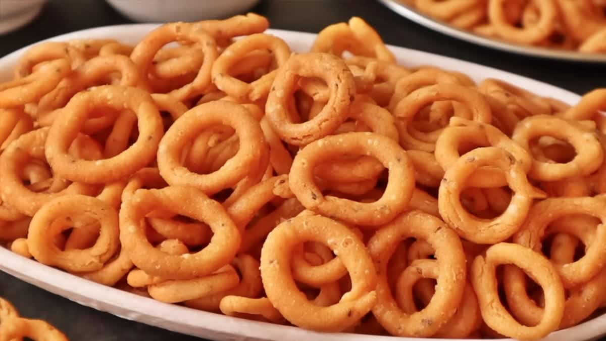 కరకరలాడే "టేస్టీ చేగోడీలు" - గుల్లగా రావాలంటే పిండి ఇలా కలుపుకోండి!