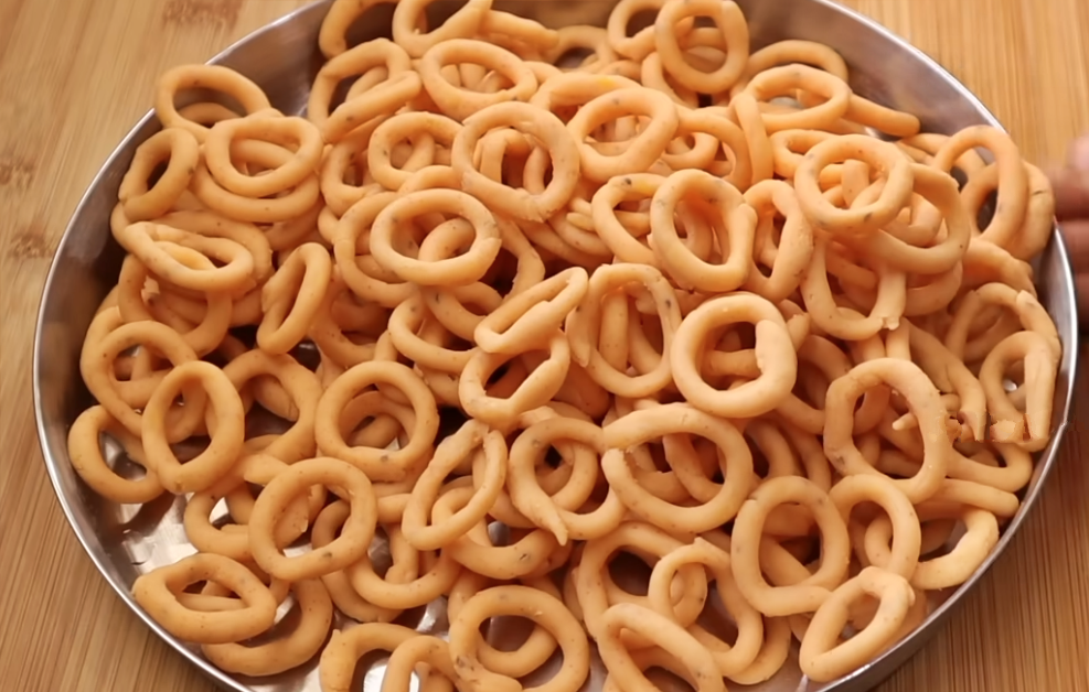 కరకరలాడే "టేస్టీ చేగోడీలు" - గుల్లగా రావాలంటే పిండి ఇలా కలుపుకోండి!