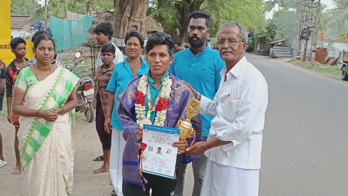 தேசிய குத்துச்சண்டை போட்டி: நரிக்குறவர் சமுதாயத்தைச் சேர்ந்த மாணவர் ...