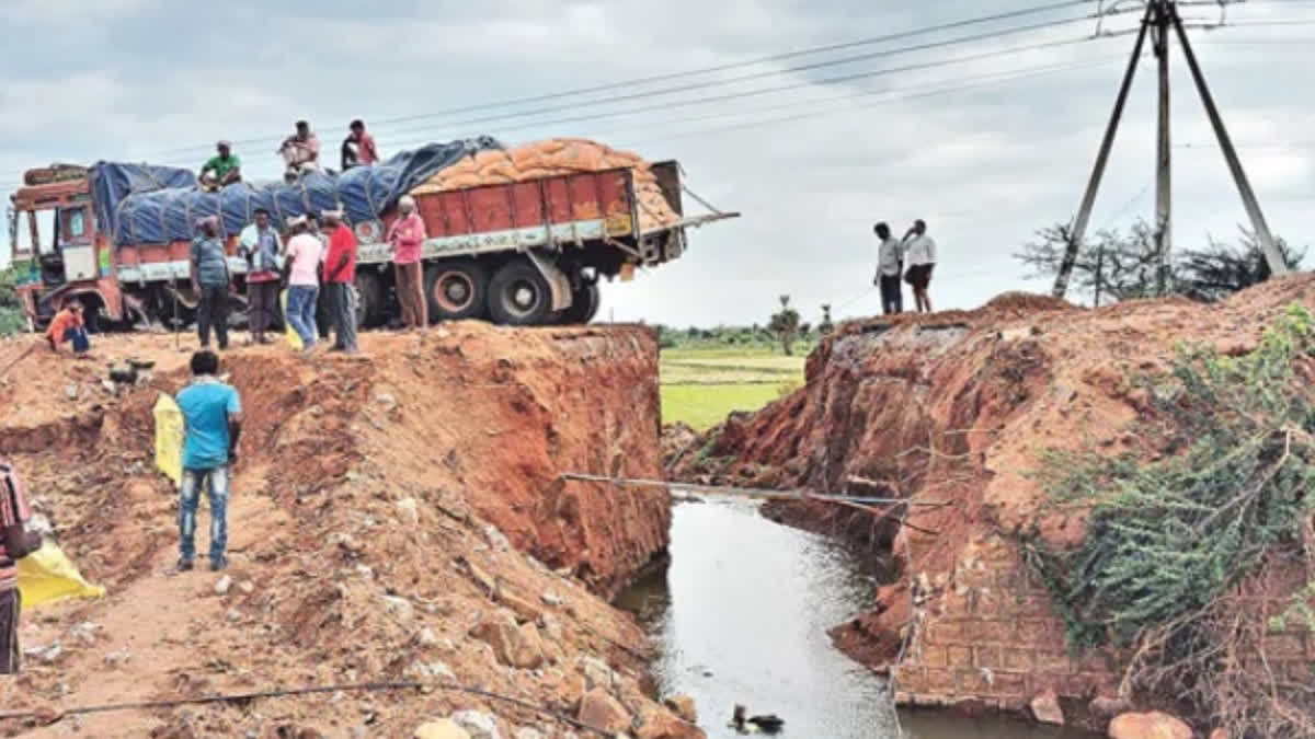 Like A Scene From A Movie: Lorry 'Flies' Over 25-Foot-Deep Canal In ...