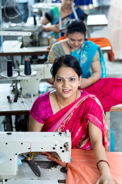 మహిళలకు ఉచితంగా కుట్టు మిషన్లు - ఇప్పుడే దరఖాస్తు చేసుకోండి!