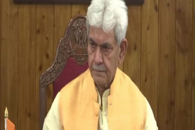 J&K LG Manoj Sinha visits DSP Humayun Bhat's residence, offers ...