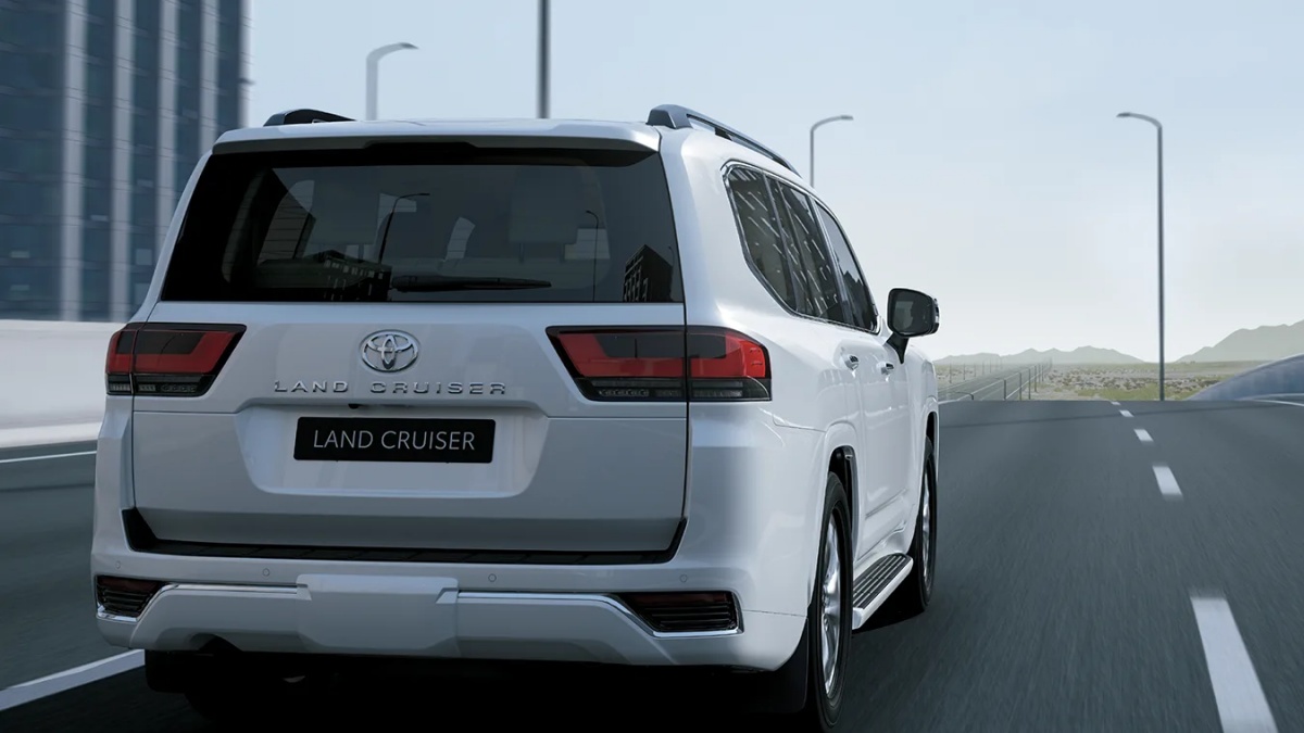 भारत में फिर से लॉन्च हुई Toyota Land Cruiser 300, बुकिंग हुई शुरू ...