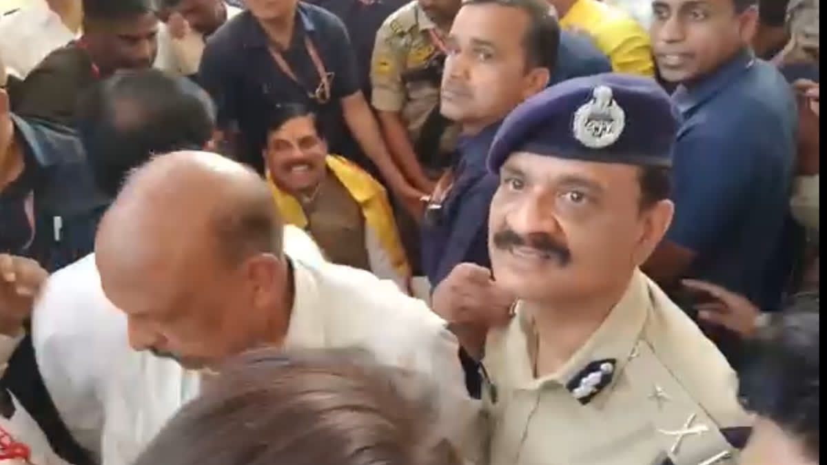 Close Shave For Madhya Pradesh CM At Karila Dham During Rang Panchami ...