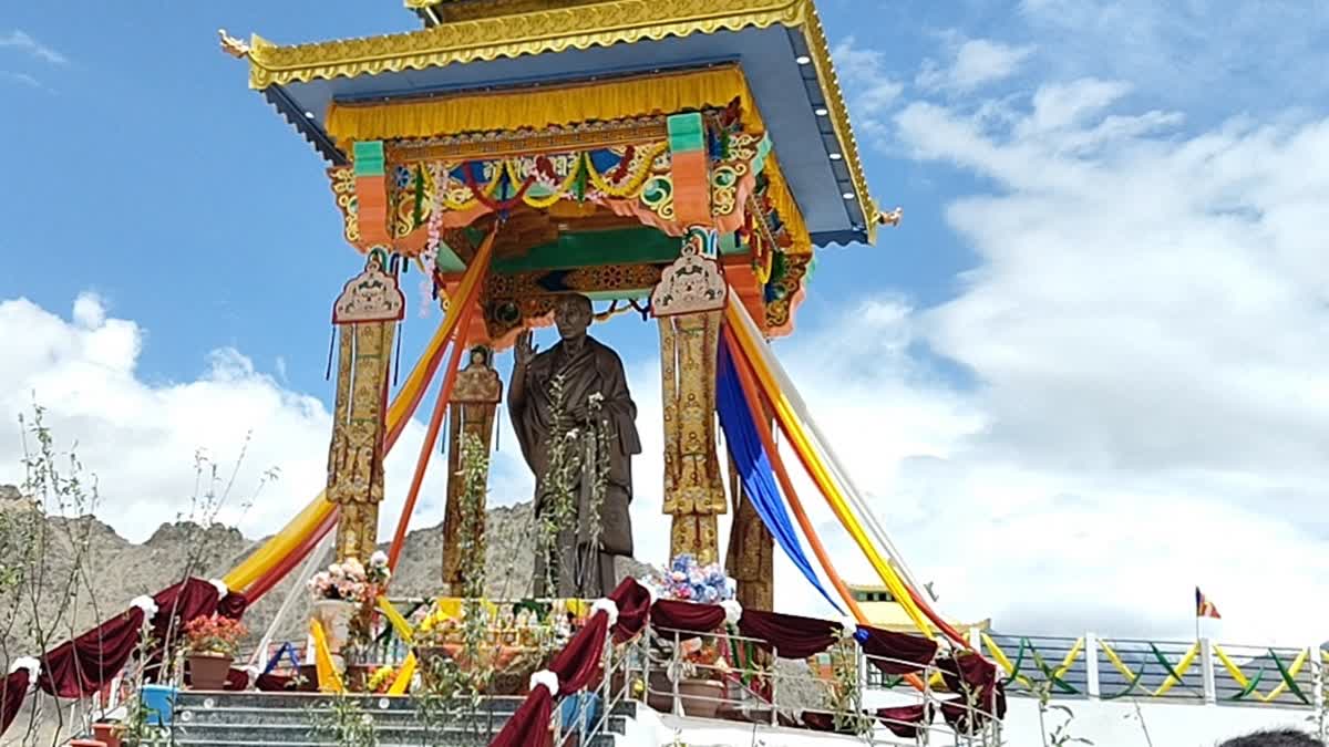 Union Minister Kiren Rijiju Unveils Statue Of 19th Bakula Rinpoche In ...
