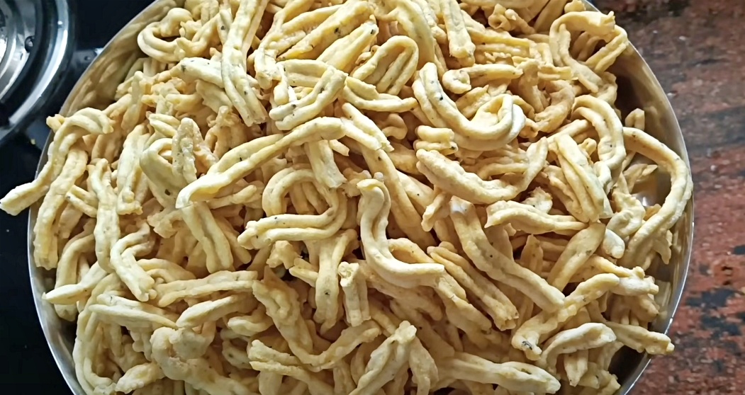 స్వీట్ షాప్స్ లో అందరూ ఇష్టపడే "మిక్చర్ " - ఇలా ఇంట్లోనే చేయండి ...