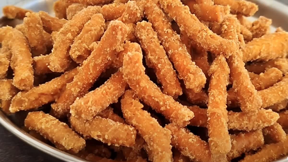 మృదువైన తీపి "బెల్లం కొమ్ములు" - చాలా ఈజీగా ఇలా చేసుకోండి - నెల రోజులు ...