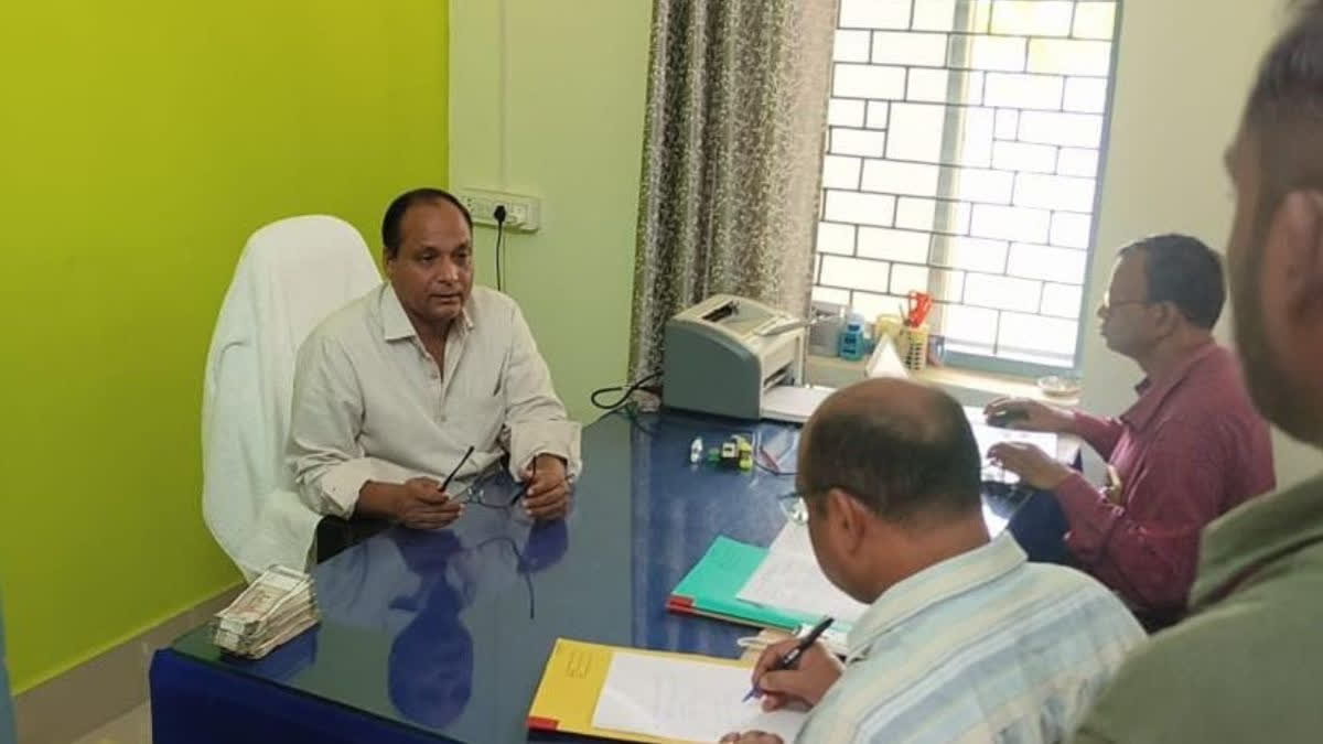 Bastar PWD Engineer Caught Red-Handed Taking Rs 2 Lakh Bribe
