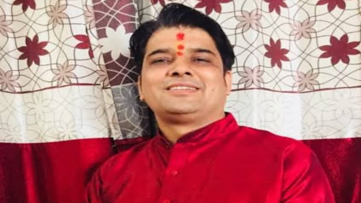 लोकगायक पवन सेमवाल की बढ़ी मुश्किलें, देहरादून में दर्ज हुआ मुकदमा, जानिये वजह