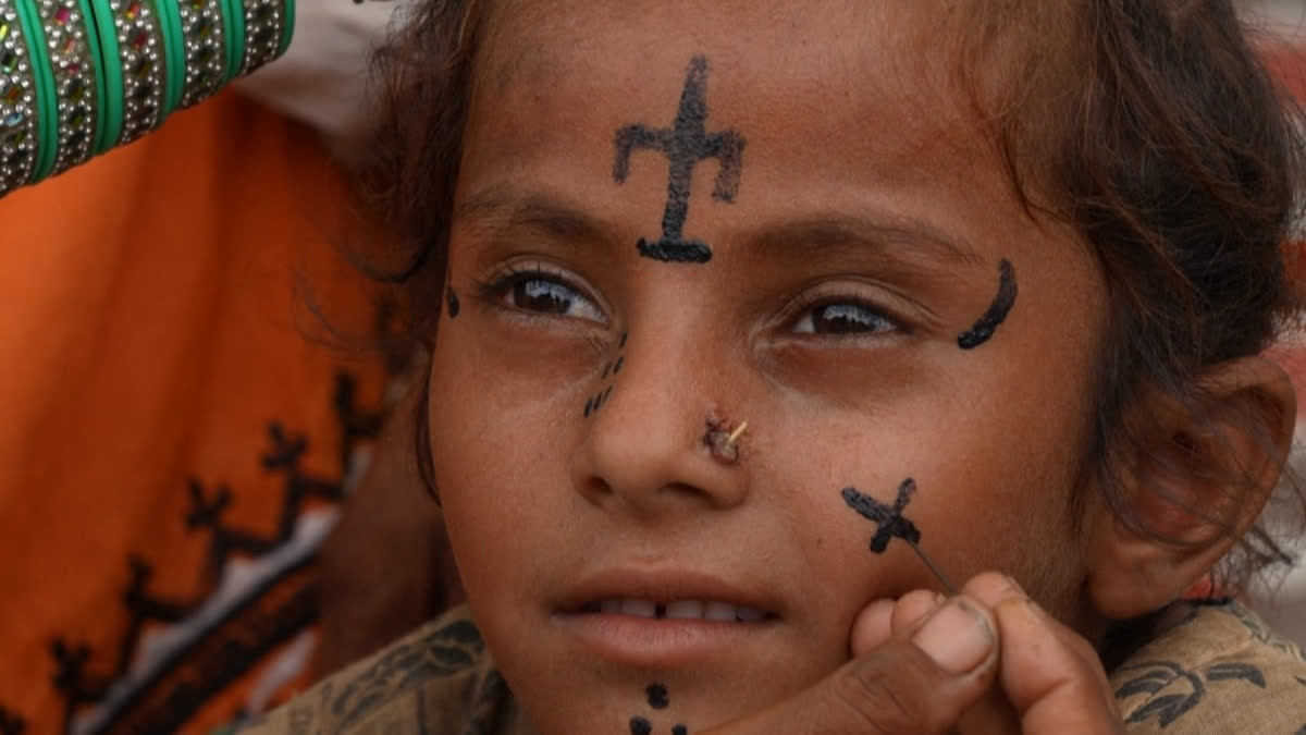 City Girls Snub Traditional Hindu Face Tattoos In Pakistan