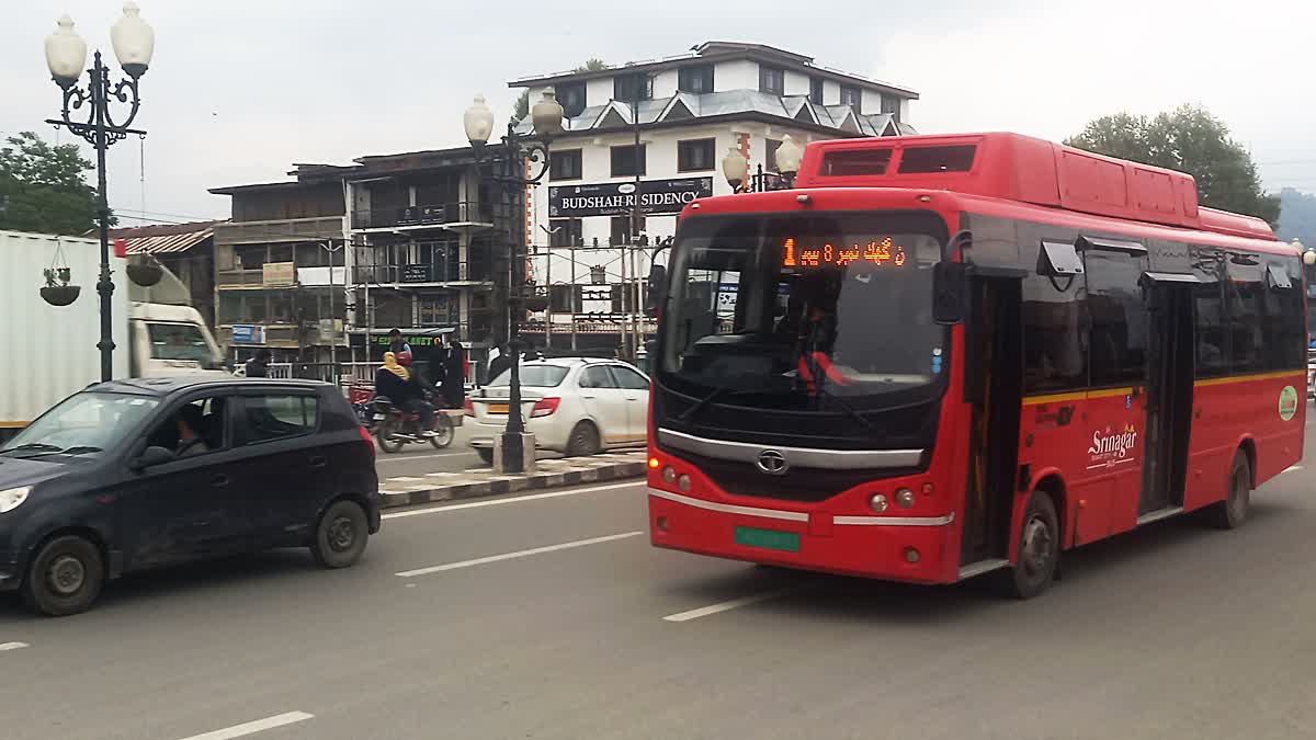 Kashmir’s Free Bus Travel For Women Wins Accolades For Govt, But Men ...