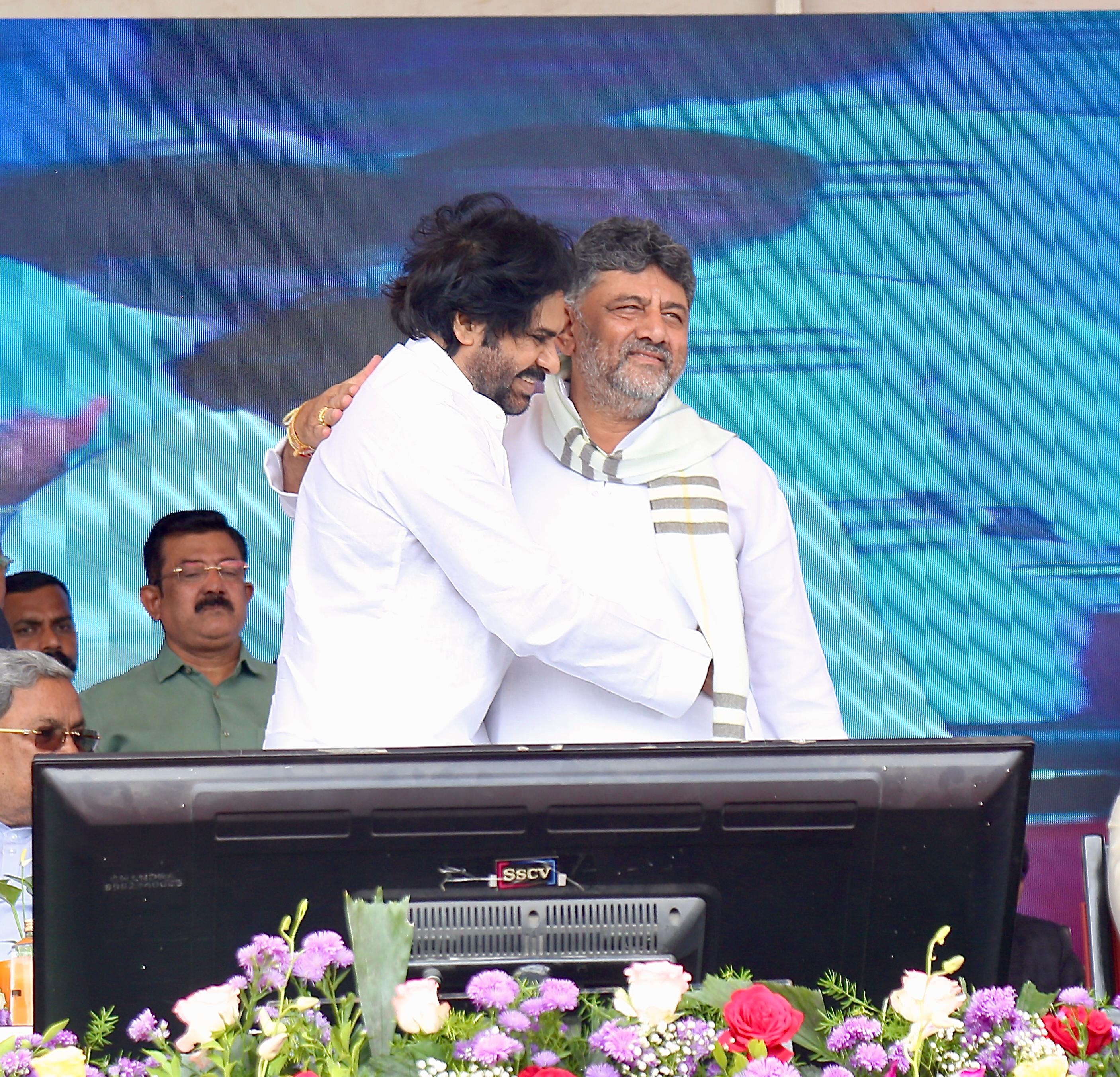 ನಾಡಗೀತೆಯ ಸಾಲು ಹಾಡಿ ಕನ್ನಡಾಭಿಮಾನ ತೋರಿದ ಆಂಧ್ರ ಡಿಸಿಎಂ ಪವನ್ ಕಲ್ಯಾಣ್