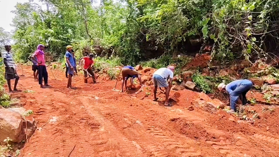 Denied A Road, They Did Just What Dashrath Manjhi Did Once—Moved A Mountain